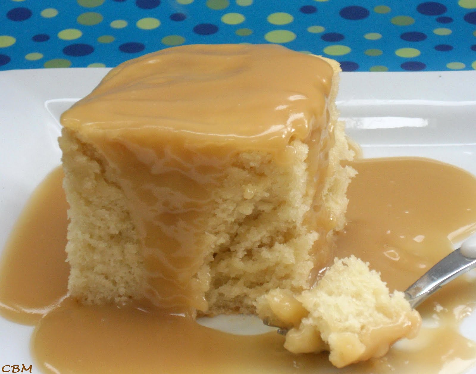 Dans la cuisine de Blanc-manger: Gâteau blanc sauce style St-Hubert