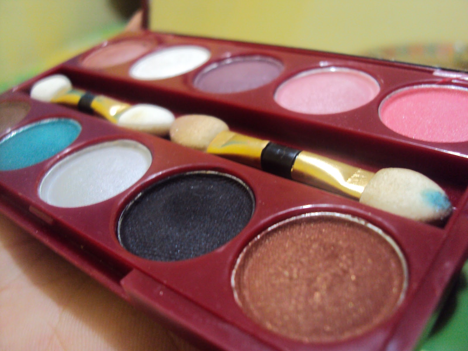 Archika Loves Makeup: Eyeshadow Fanbo dan Lipstik Fanbo No. 20