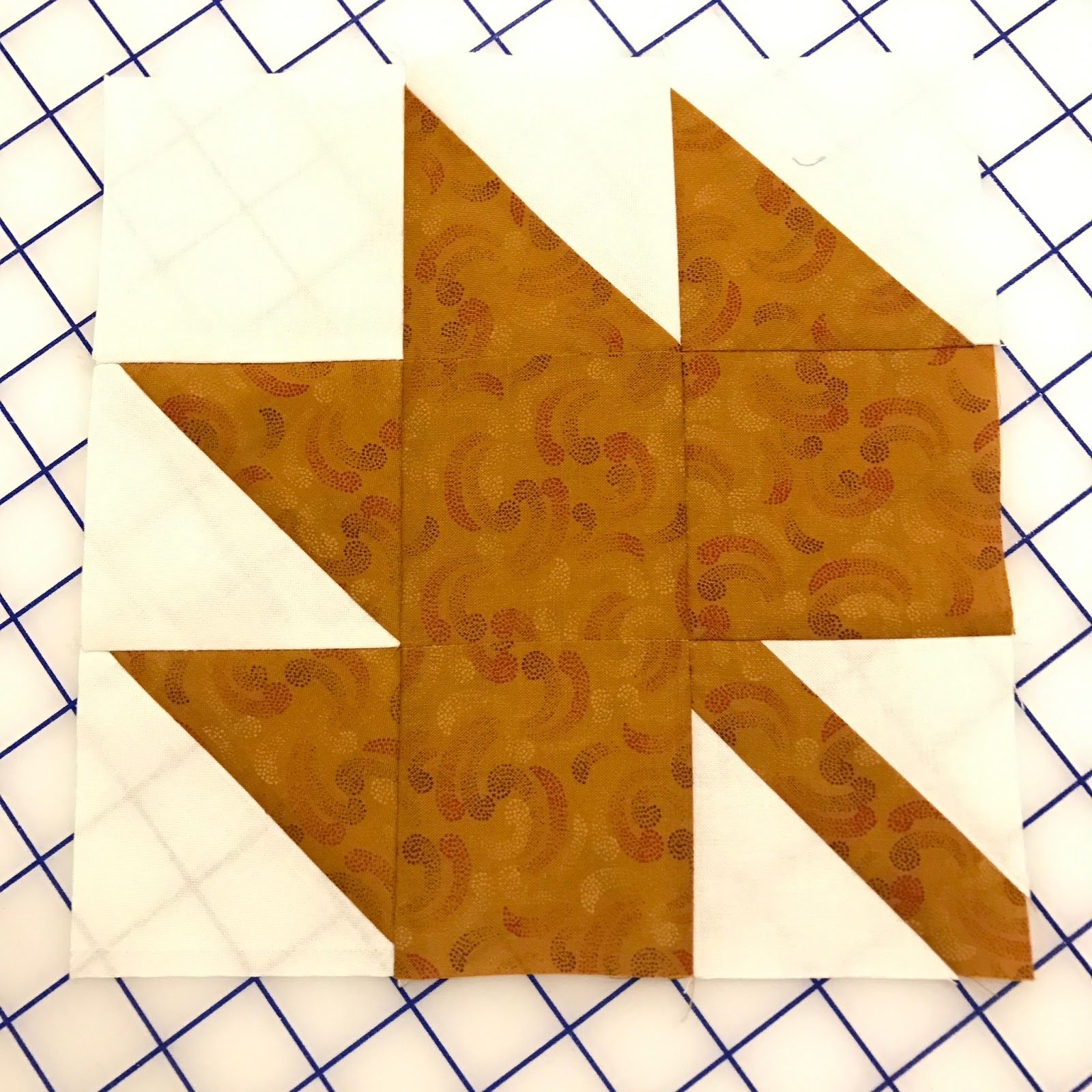Modern Quilt Relish: Super easy half square triangle method!