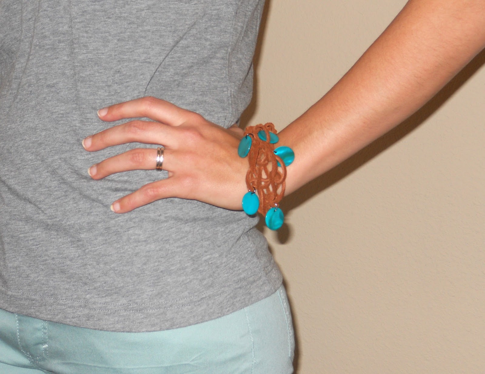 Corner Window Crafts: Leather Lace Finger Knitting