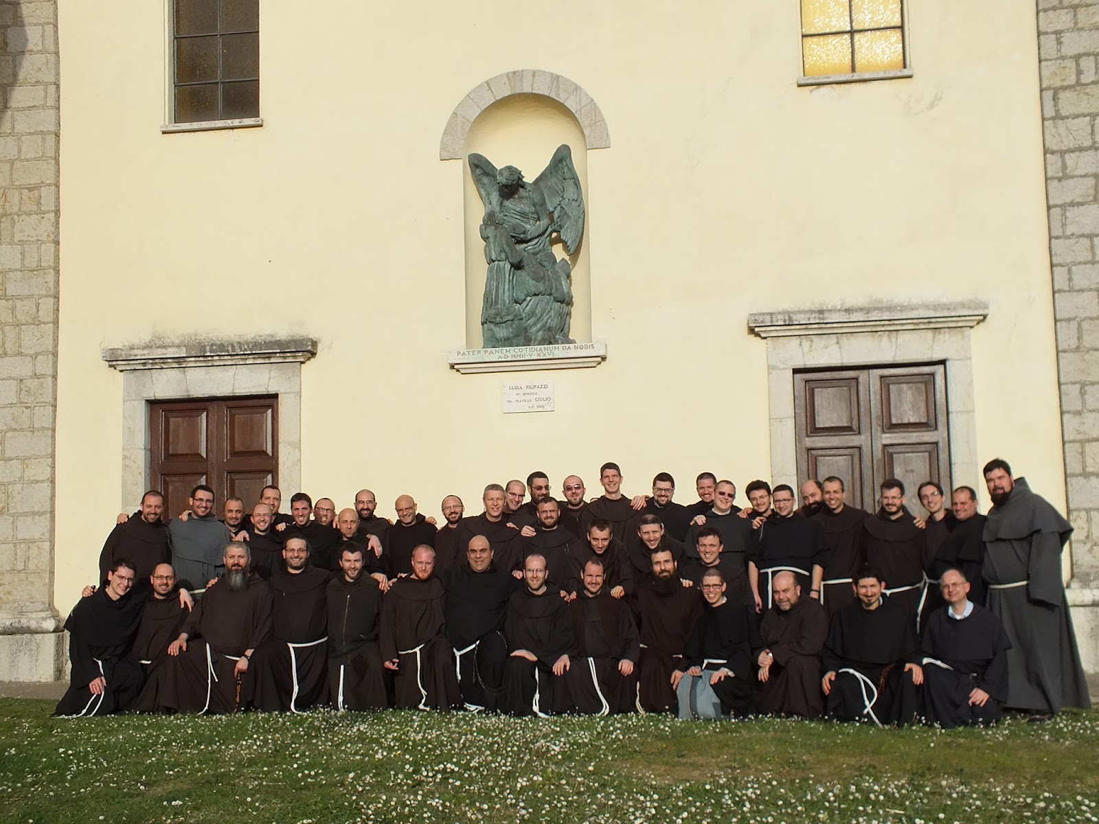 Frati in Cammino - Assisi: FRATI IN CAPITOLO: SALE DELLA TERRA E LUCE ...