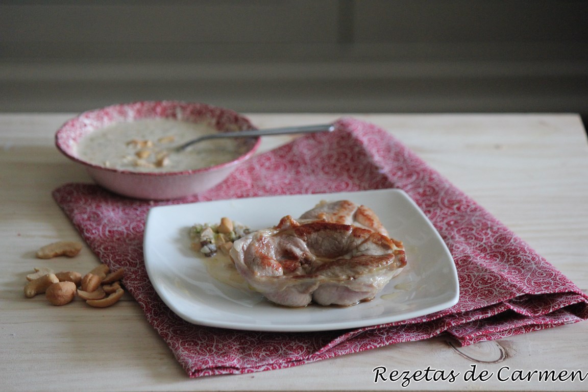 Filetes de cordero con salsa de frutos secos