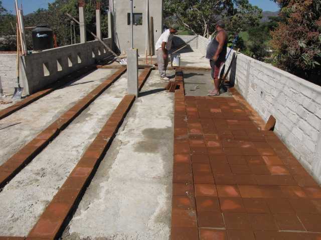 House building in Pinal Villa Costalegre: Installing a Tecata Tile roof
