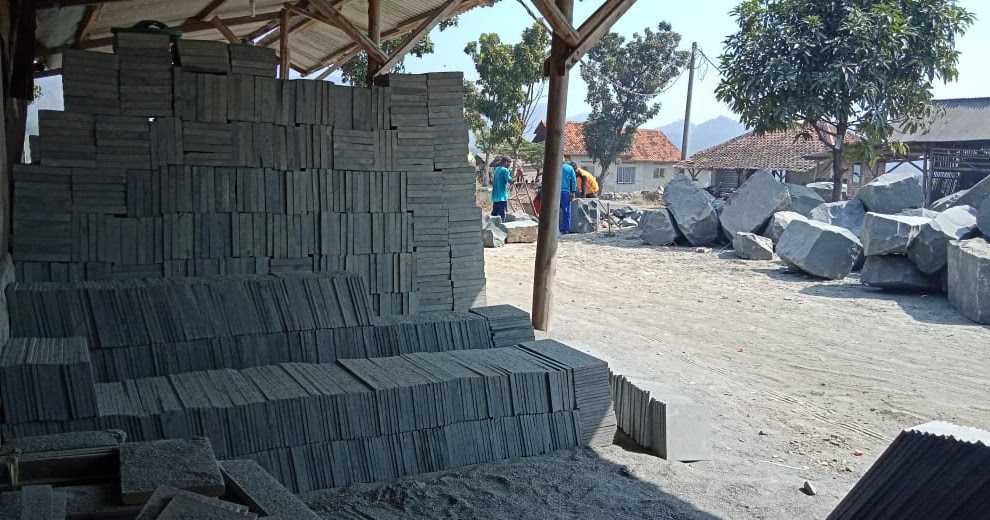 Jual Batu Alam Andesit Palimanan | Batu Alam Cirebon | Batu Andesit ...