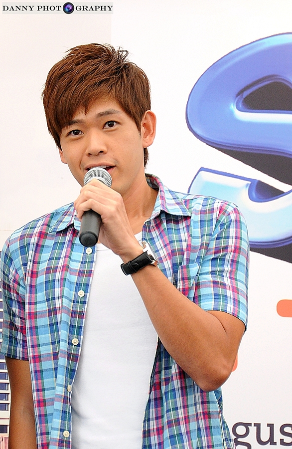 Singapore Stars with Smurfs Celebrate National Day 2011 ~ Danny Tan ...