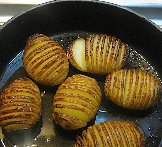 Food Lust People Love: Hasselback Potatoes
