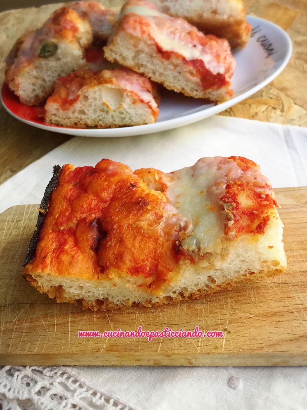 Pizza alta e soffice in 10 minuti - Cucinando e pasticciando