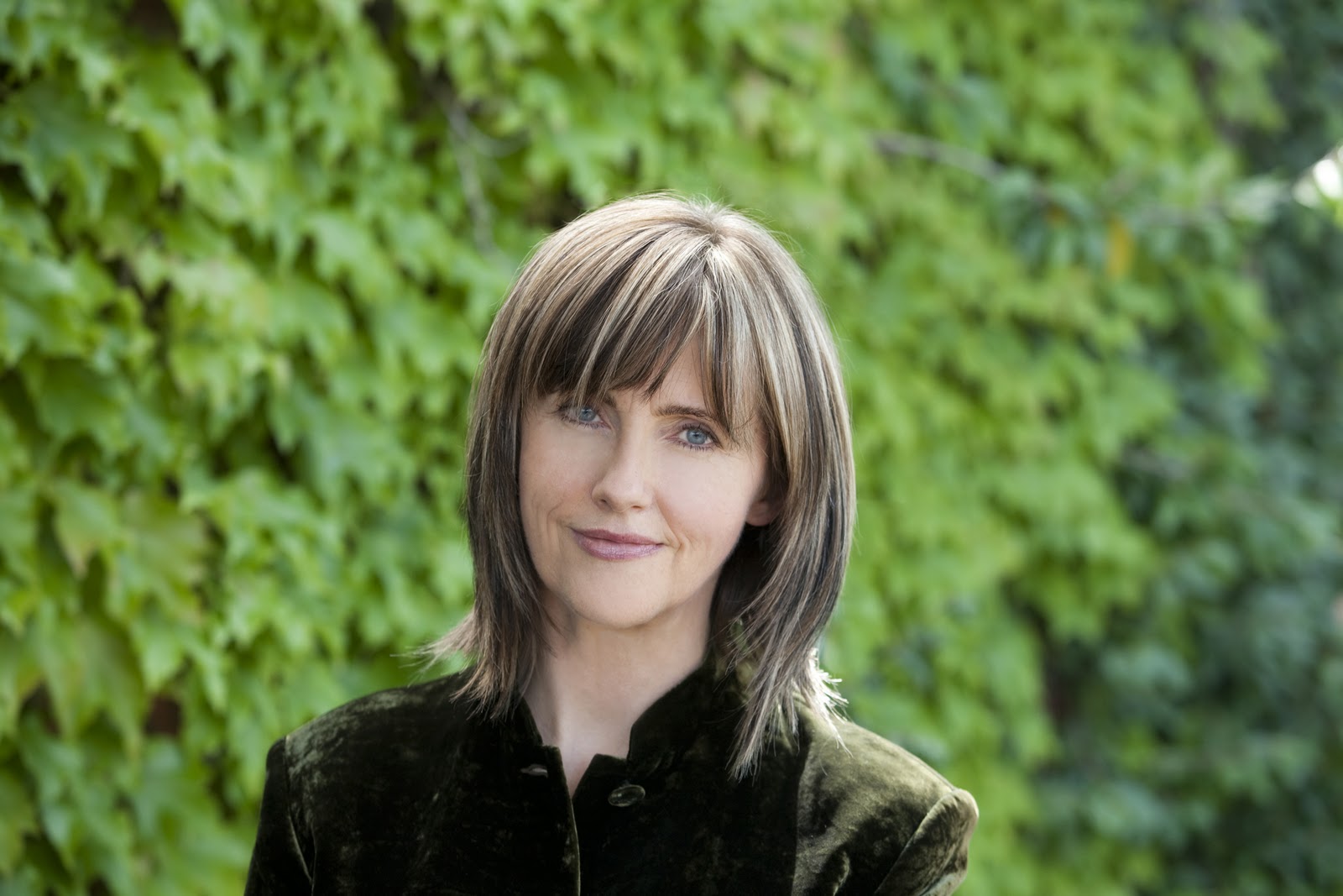 Pirate Penguin's Reads: Mini-review: Six Impossible Things by Fiona Wood