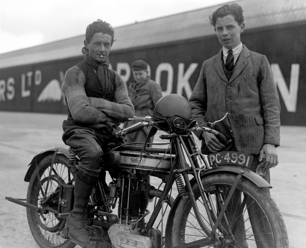 10 Interesting Vintage Photos of Motorcycles in the 1920s ~ Vintage ...