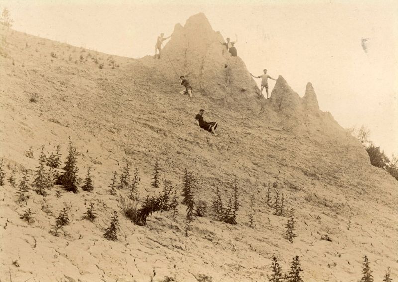 33 Amazing Photos That Capture Everyday Life of Ontario, Canada in the ...