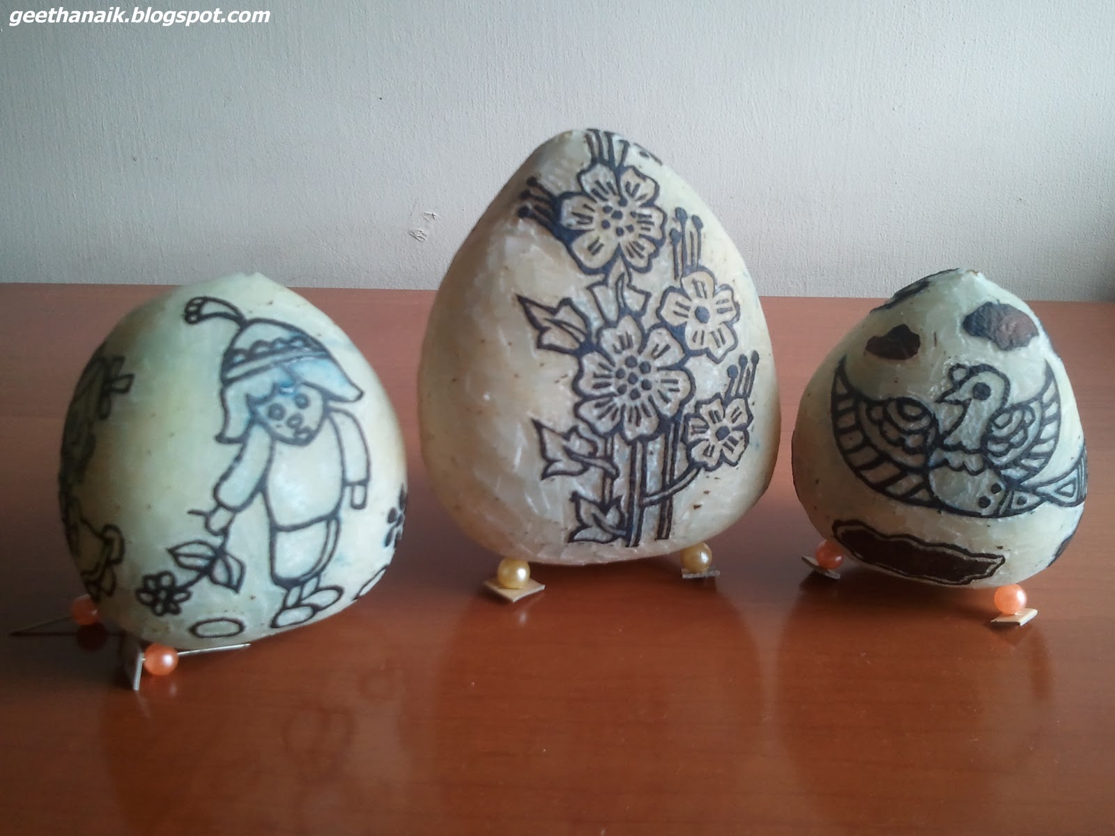Crafty Me: Carving on Dry Coconut - Traditional craft