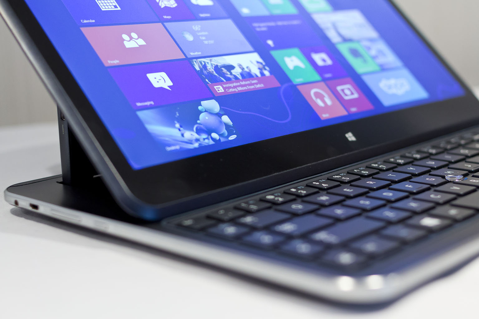 Samsung unveils tablet Ativ Q with two OS | Mono-live
