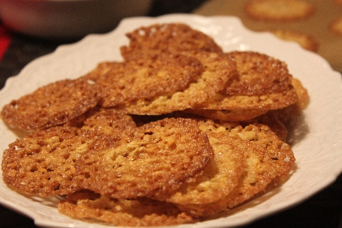 Tales of a Garlic and Onion Lover: Lace Cookies