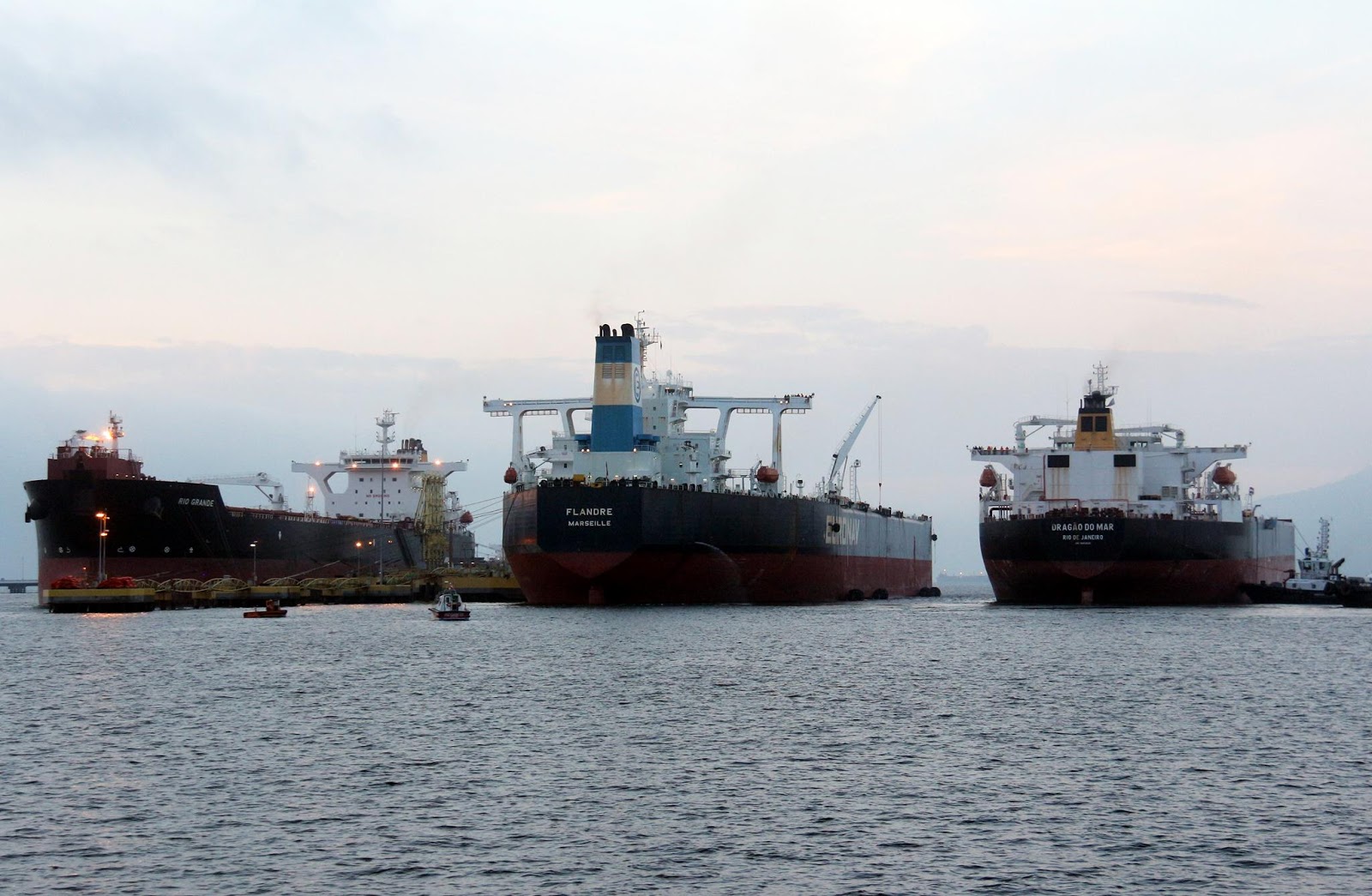 Santos Shiplovers: M/T Flandre / FNJU - VLCC em transferência STS ...