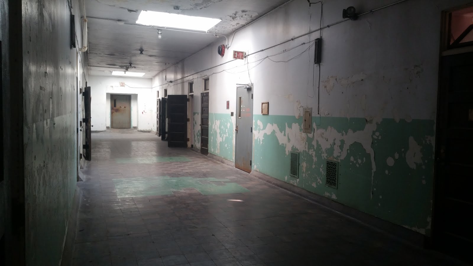 Asylum History: Architecture: The Kirkbride Plan