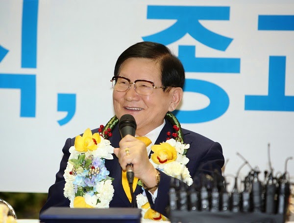 What a wonderful world!: Representative Man-hee Lee 'religious United ...