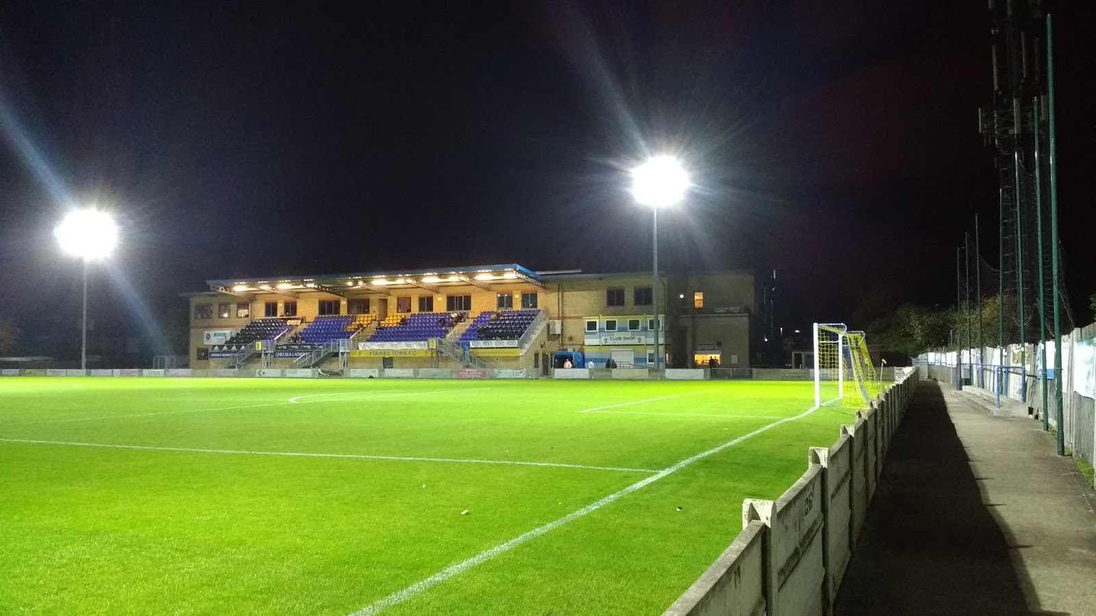 The Wycombe Wanderer: Staines Town - Wheatsheaf Park