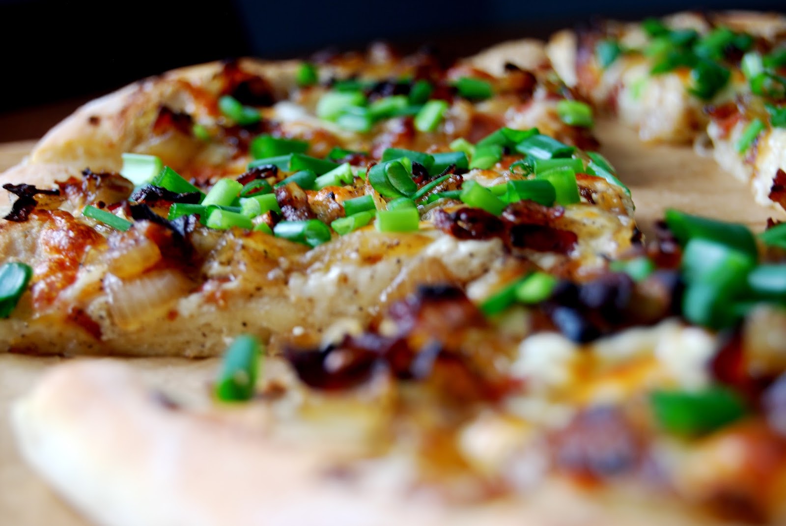 Gospodyni Miejska: Pizza z cebulą i boczkiem