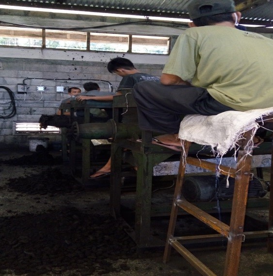 Proses Pembuatan Briket ~ Premium Coconut Shell Briquettes