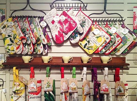 Displaying Linens, Hankies and Tea Towels - Booth Crush