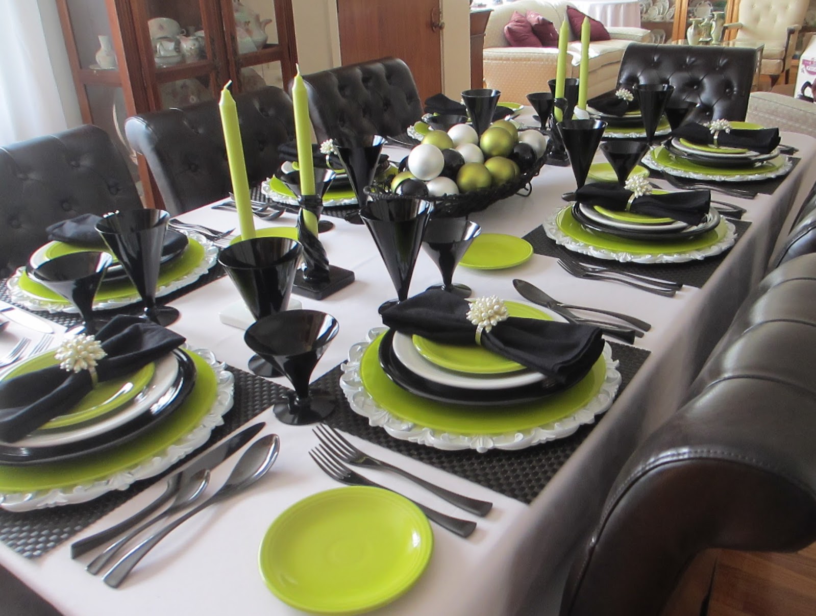 The Welcomed Guest: Fiestaware Dressed Up