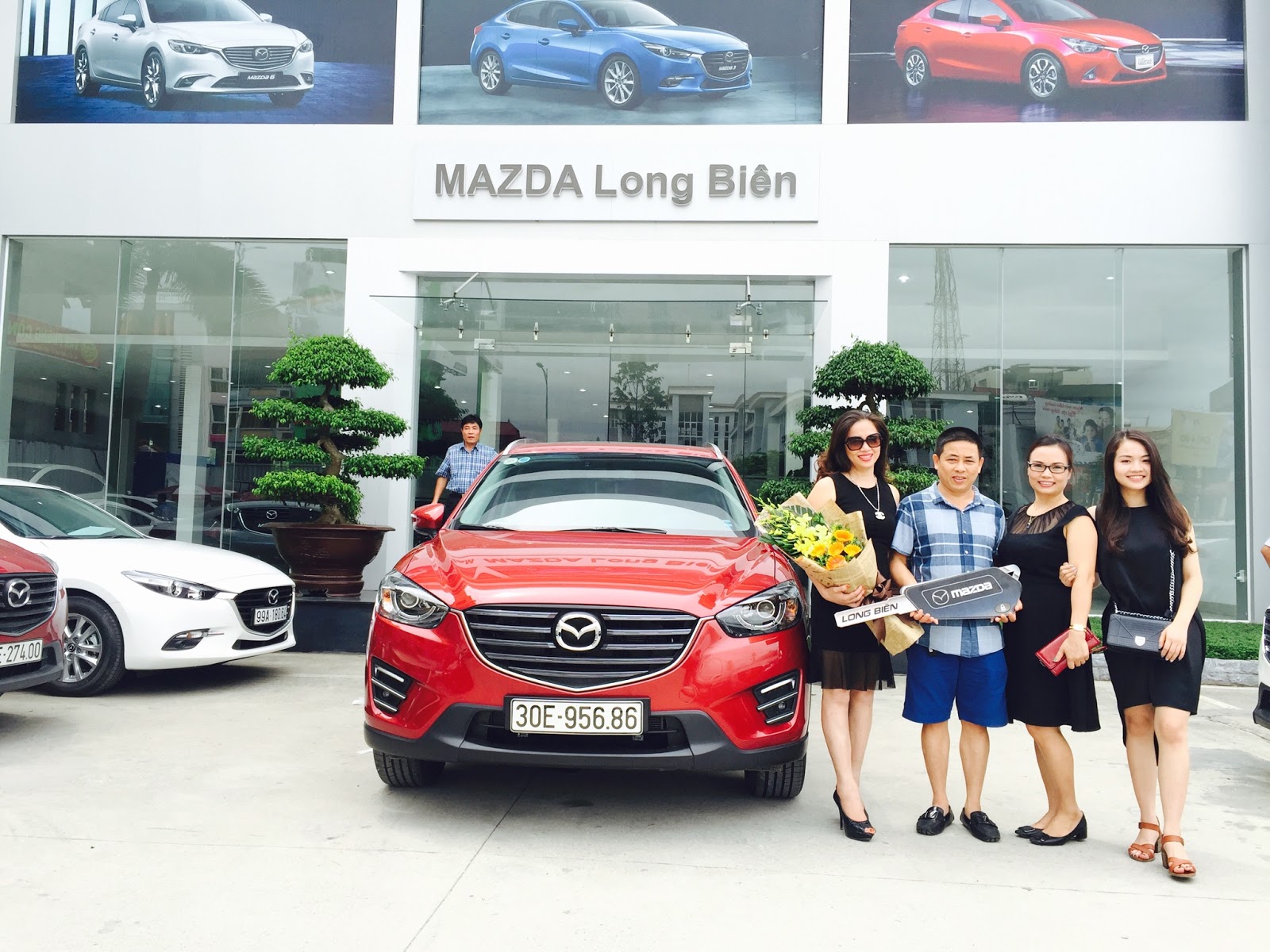 Mazda Long Biên bàn giao xe KH Trần Thị Đào - Lần thứ 2 | 【Mazda Long ...