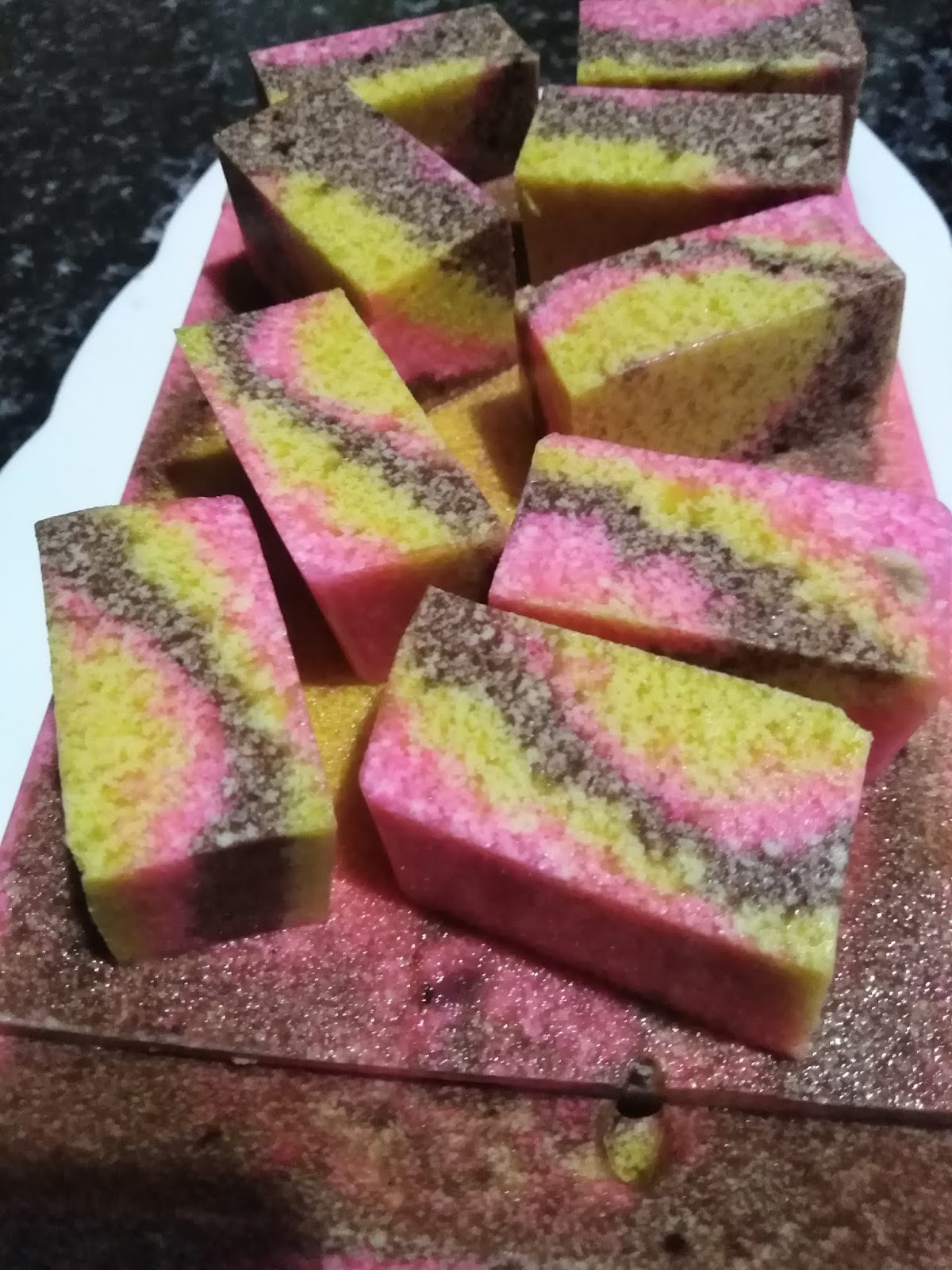 Dapur Cempakasari: Puding Roti Warna Warni