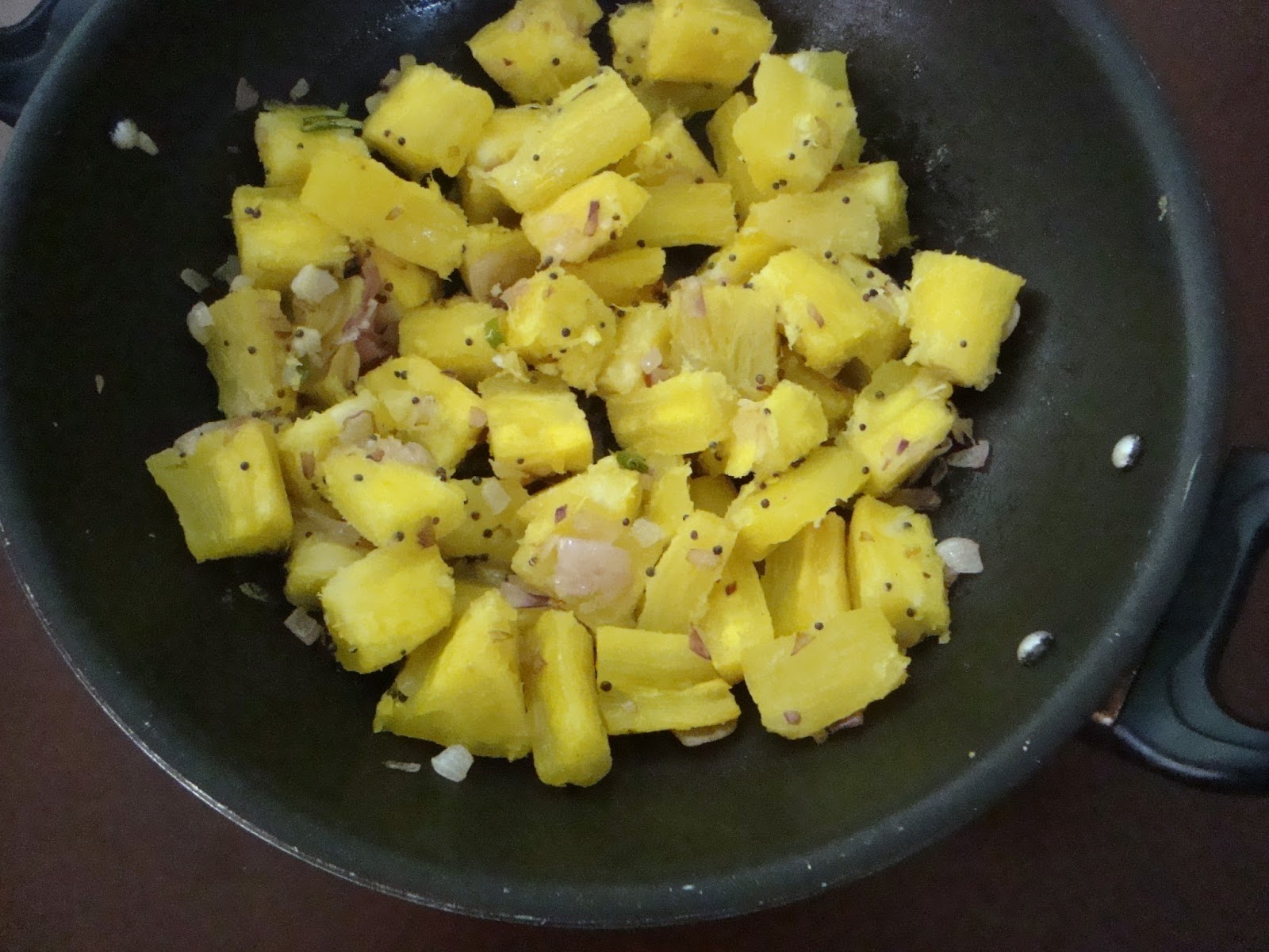 Kerala Kappa Olarthiyathu/ Kerala Tapioca Sauteed