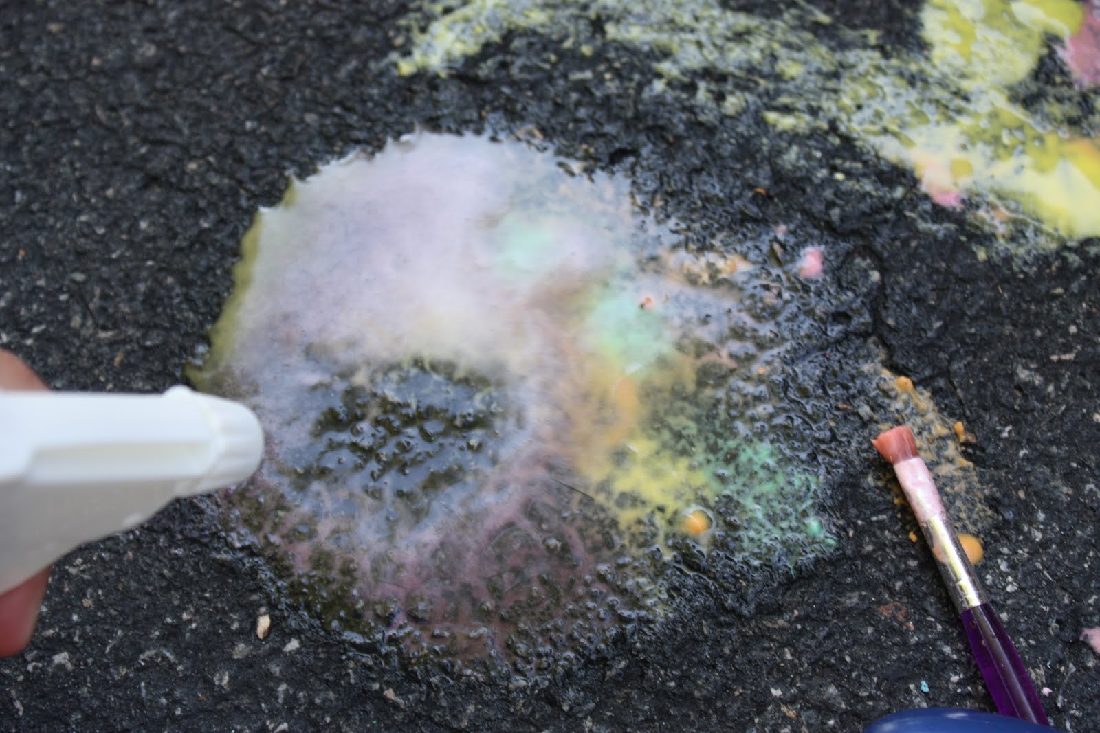 Superheroes and Princesses: Day 5 of Fizzy Fun - Fizzing Sidewalk Paint