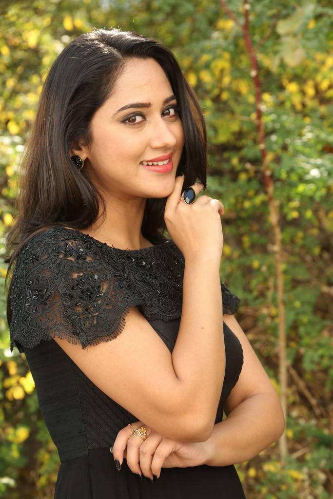 Mia George Latest Hot Glamourous Black Spicy Skirt PhotoShoot Images At ...