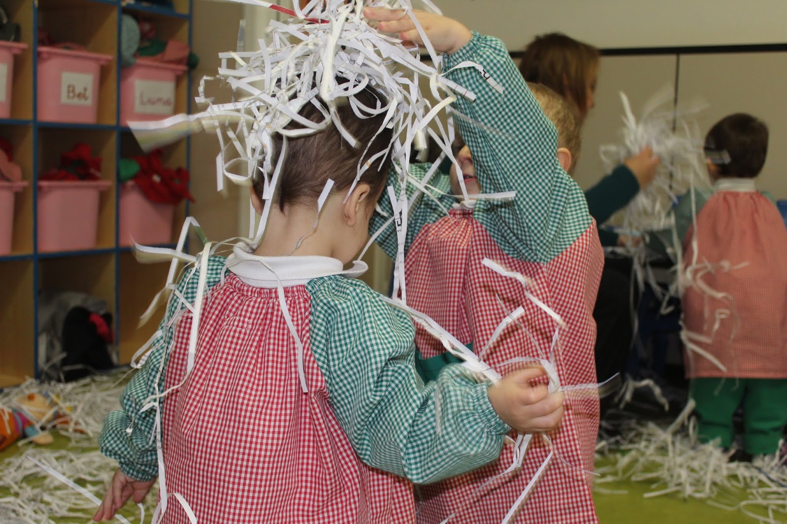Gresol Kids: Shredded paper activity - "I am a little snowman"
