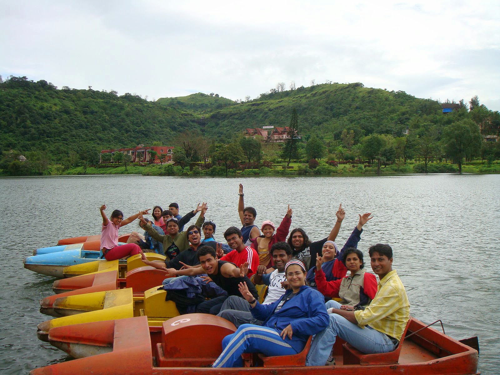 Boating in saputara lake ~ Attractions Of Saputara