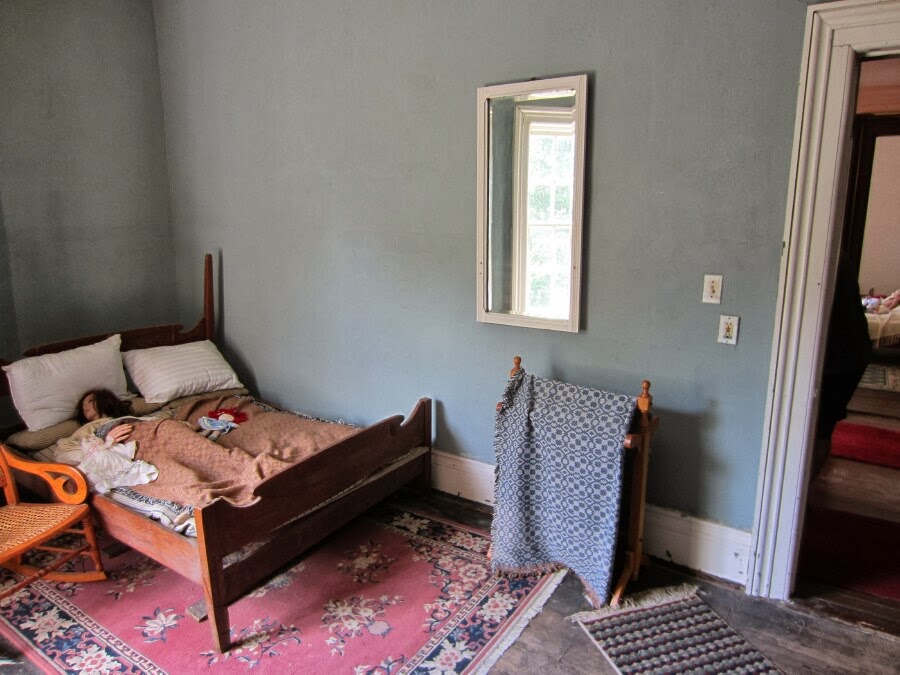 Bird's Yellow House: Antebellum Octagon Hall