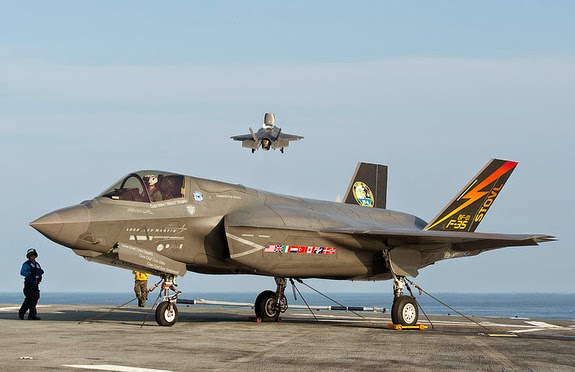PALADINES -EDICIÓN GLOBAL-: F-35 Fighter Jet Makes 1st Vertical Night ...