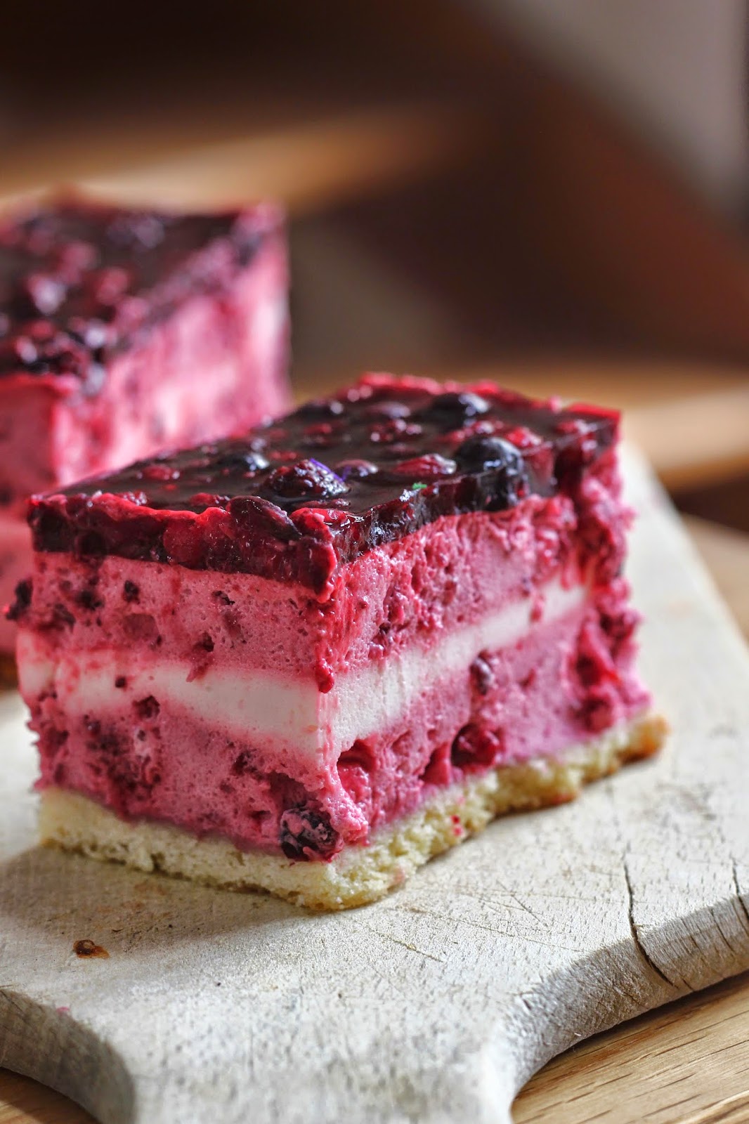 La Toque Frisée: Entremet aux fruits rouges et mousse citron