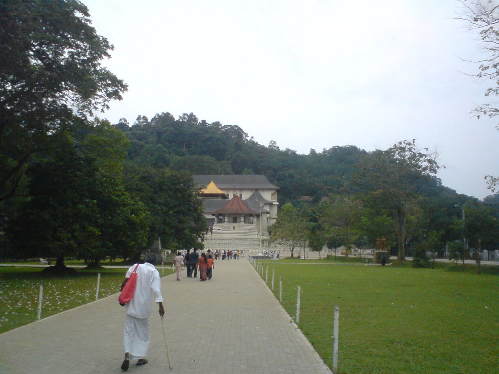 Lanka Seya: The Temple of Tooth Relic (The Dalada Maligawa)