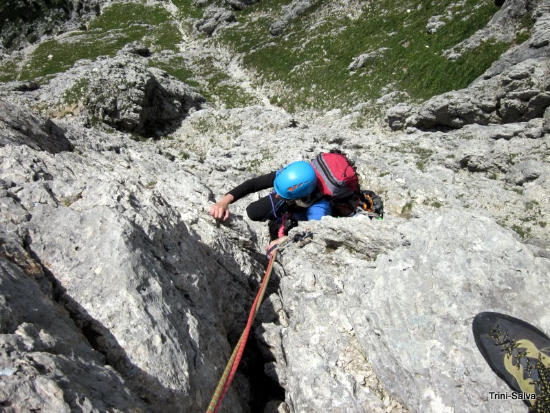 TRINI Y SALVA: Spigolo Alpini a la Pirámide del Col dei Bos, 2.400 m.