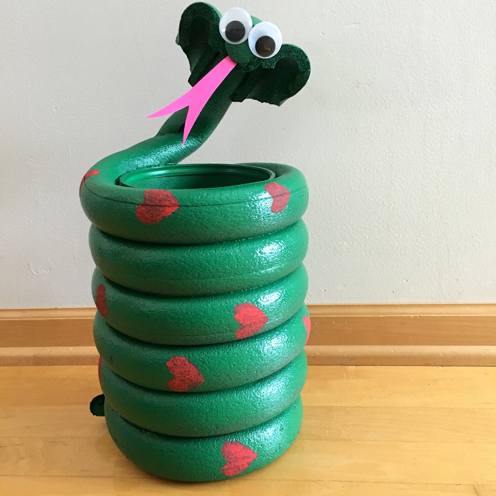 The Middlest Sister: Snake Valentine Box Directions