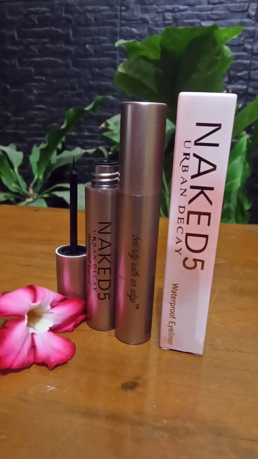 EYELINER KUAS NAKED 5 Waterproof MURAH - NAKED ONLINE