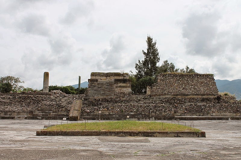 ARQUITECTURA PREHISPÁNICA EN OAXACA "MITLA"