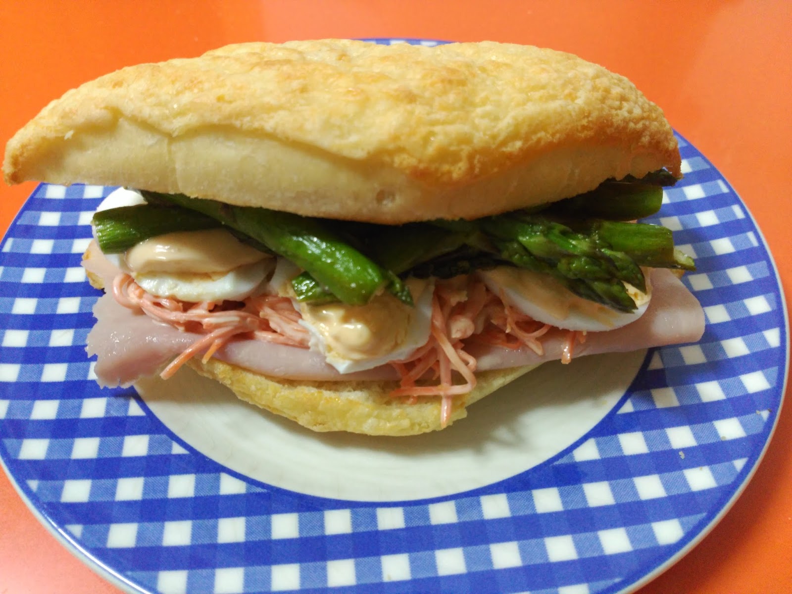 Archivando Recetas: Bocadillo de jamón cocido,huevo y espárragos verdes ...