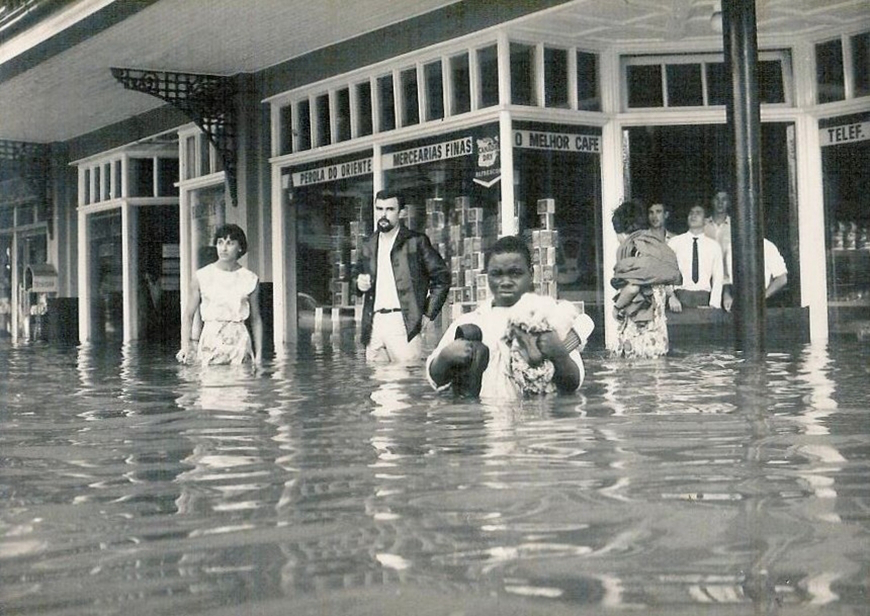 Prédio Pott - lado sul da antiga Av. da República e esquina (2/12)