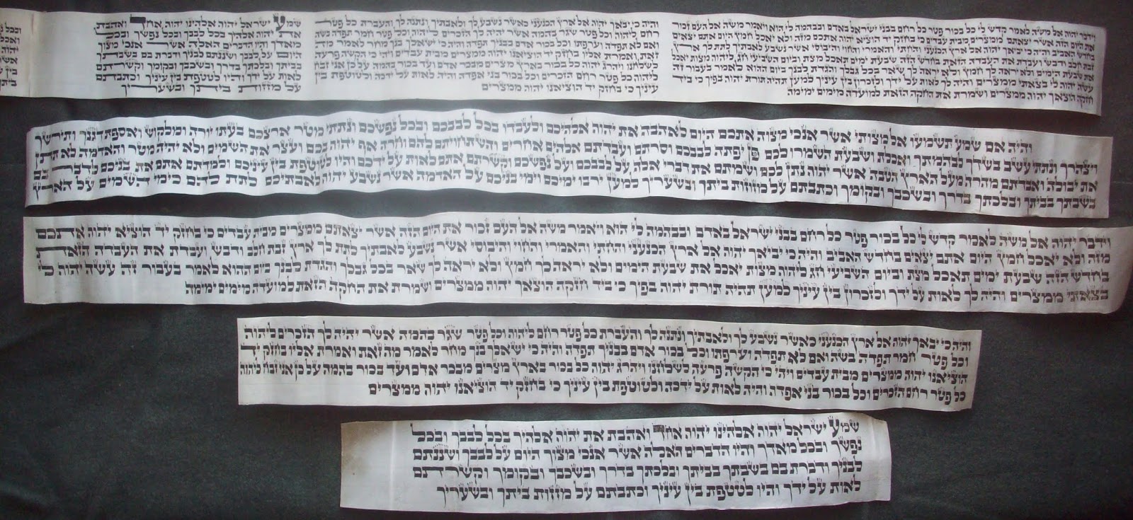 Tefillin scrolls with wrapped pei (Pei Kefulah) - need dating