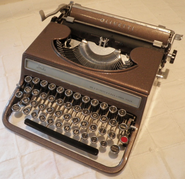 oz.Typewriter: Olivetti Studio Portable Typewriter: No Number but a New ...