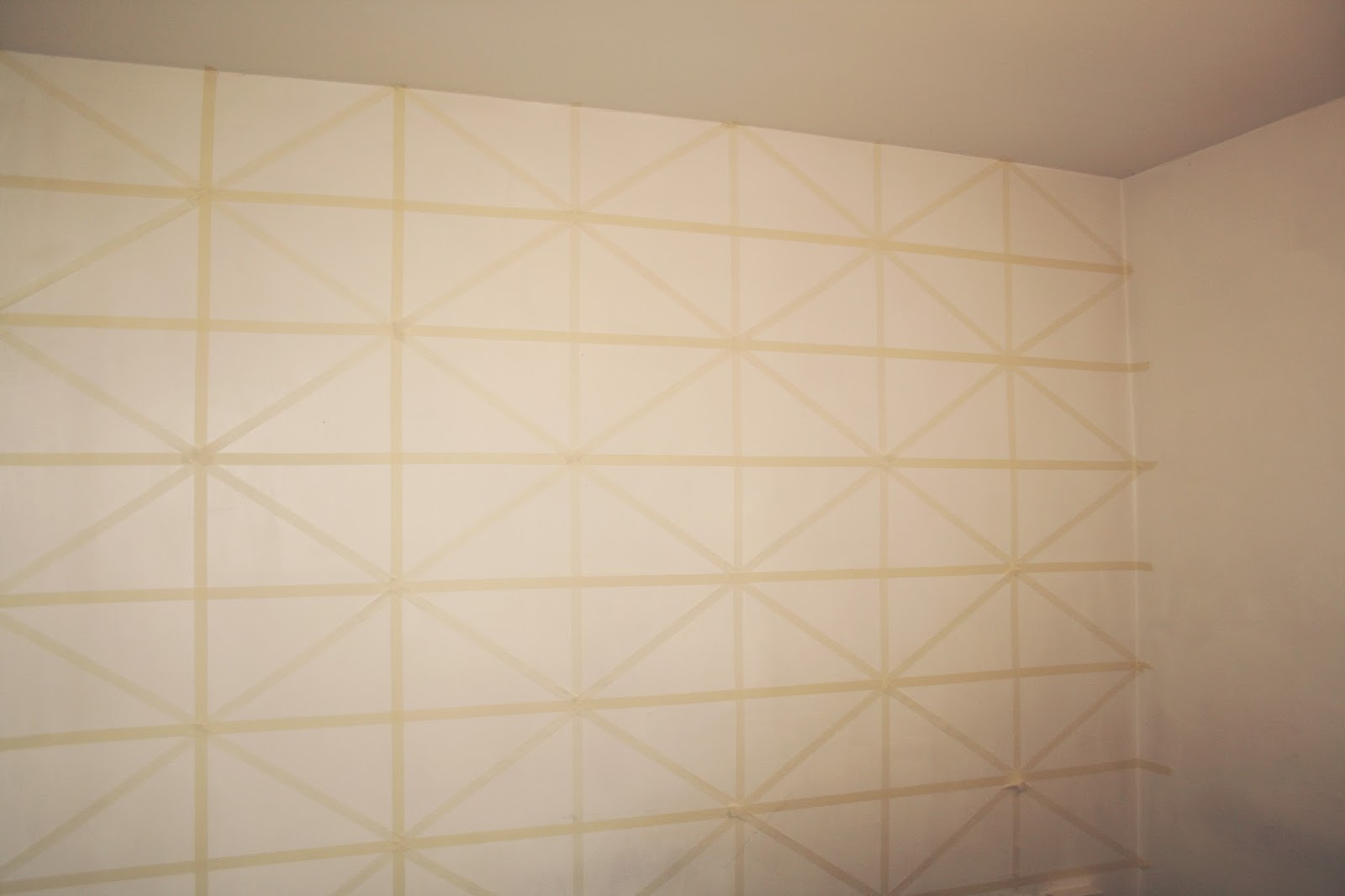 Katie Jessica : DIY Home: Triangle feature wall
