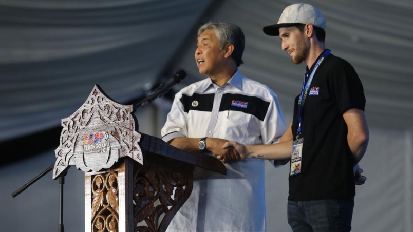 Pabila Penaku Menari: Mat Dan kini berstatus Penduduk Tetap