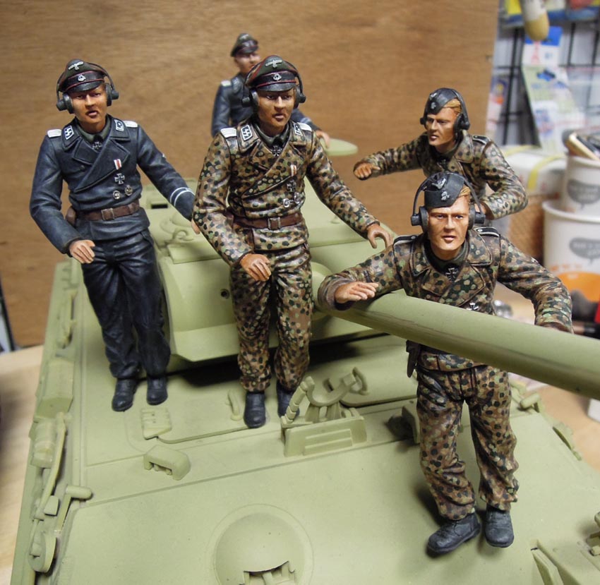 New painted for 1/18 tank crew