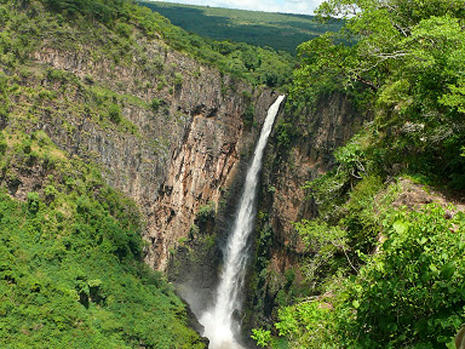 UTALII TANZANIA : YAFAHAMU MAPOROMOKO YA KALAMBO/ KALAMBO WATERFALLS