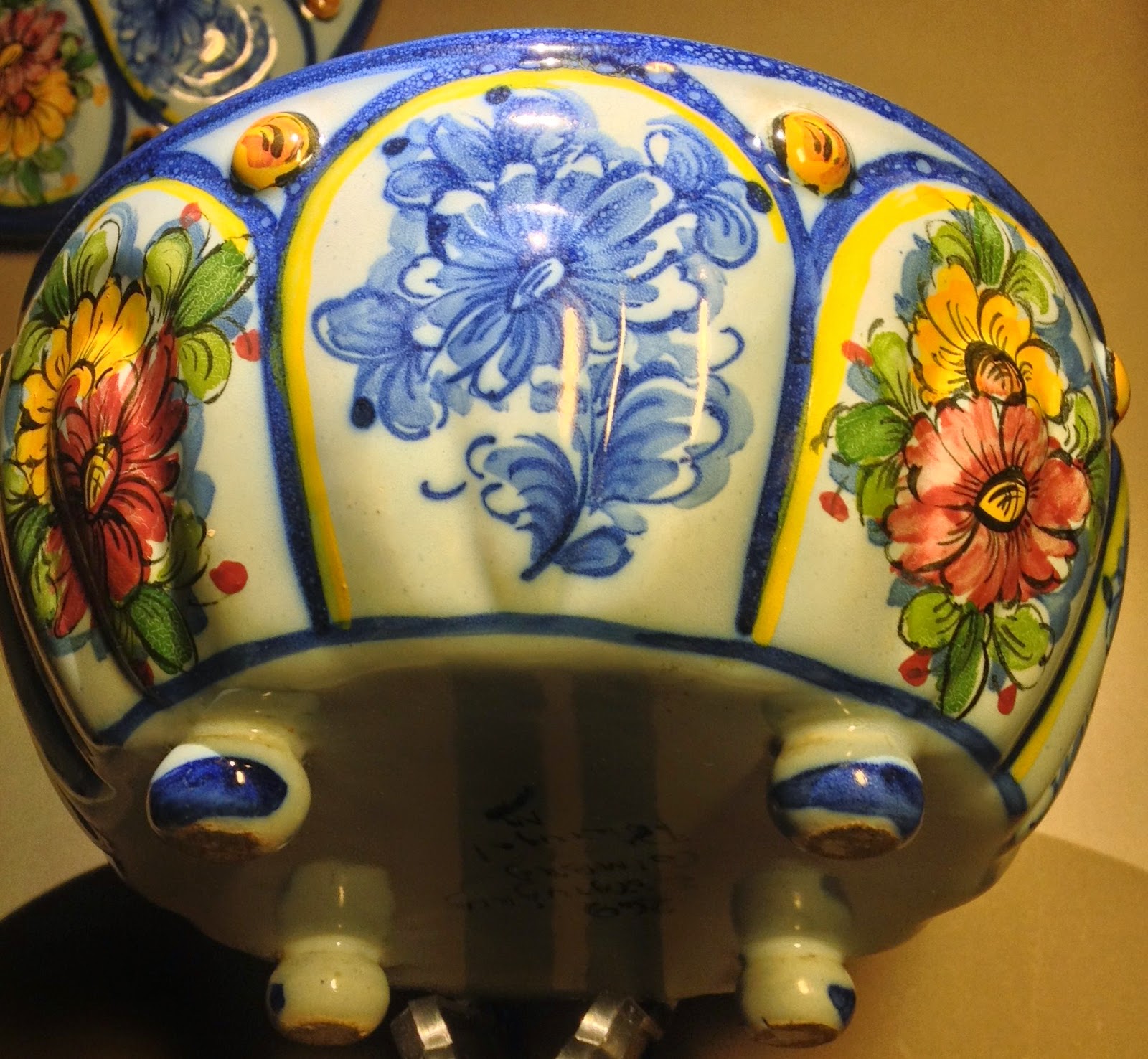 Velhariastralhasetraquitanas: Bomboneira policromática da Estatuária ...