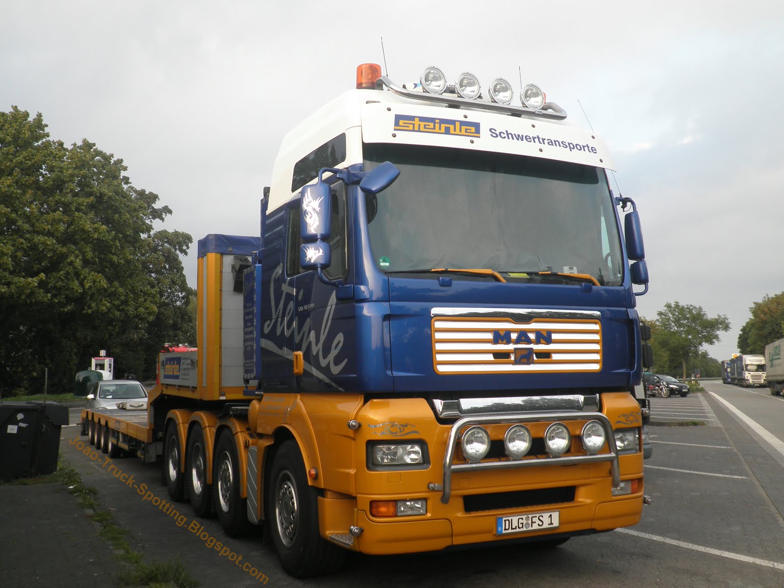 João Laurentino Truck Spotting: Steinle MAN 8x4 with 4 Axle Trailer
